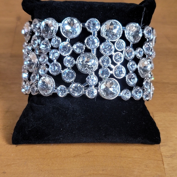 paparazzi | Jewelry | Elegant Silver Rhinestone Bracelet | Poshmark